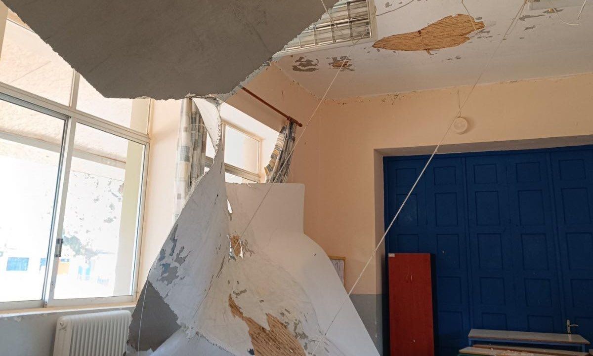 Έπεσε τμήμα της οροφής στο 1ο Δημοτικό Σχολείο Φιλιατρών - Ευτυχώς δεν ...