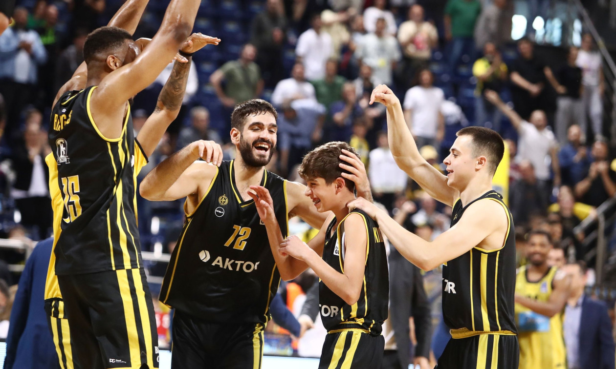Greek Basketball League: Ο 14χρονος Κλώντζαρης του Αμαρουσίου έγραψε ...
