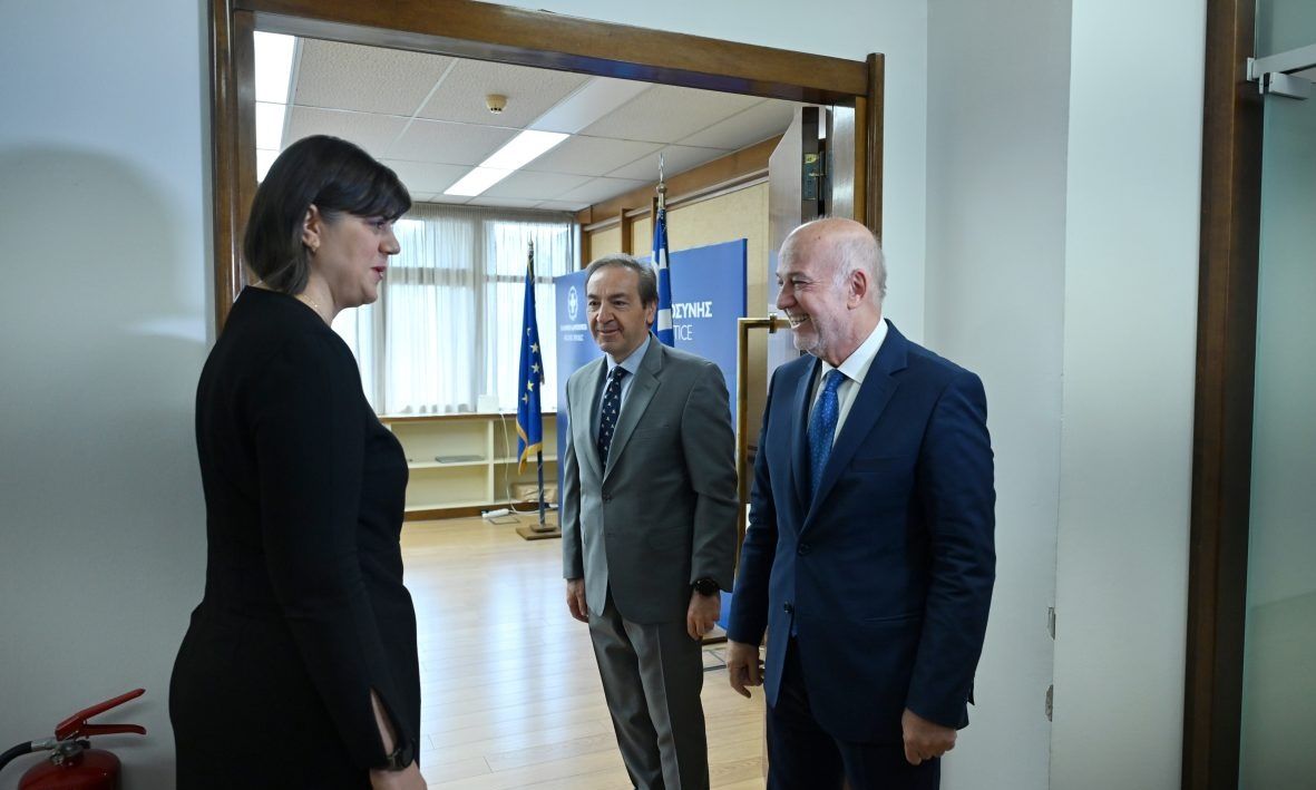 Συνάντηση Φλωρίδη με την Λάουρα Κοβέσι – Τι ζήτησε η επικεφαλής της ...