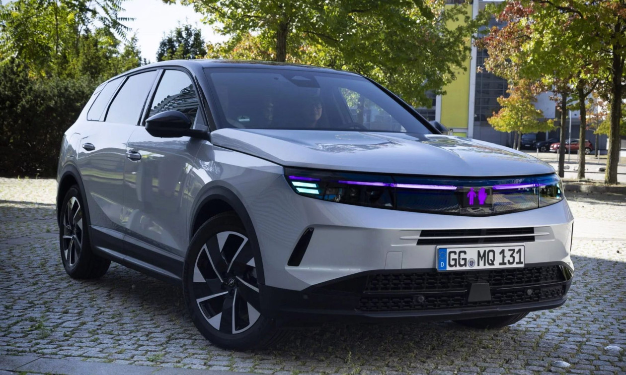 Αυτό το πρωτότυπο Opel Grandland «μιλά» στους πεζούς με φώτα και ...