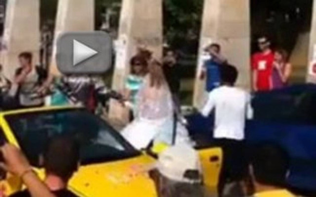 "Αγανακτισμένοι" νεόνυμφοι και στη Θεσσαλονίκη! - Newsbomb