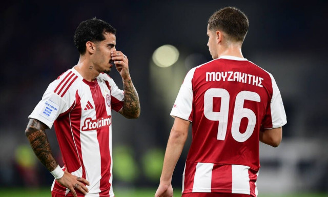 Hellenic Championship ATP 250: Στέφανος Τσιτσιπάς κι Εμμανουήλ Καραλής παρακολουθούν μαζί ...