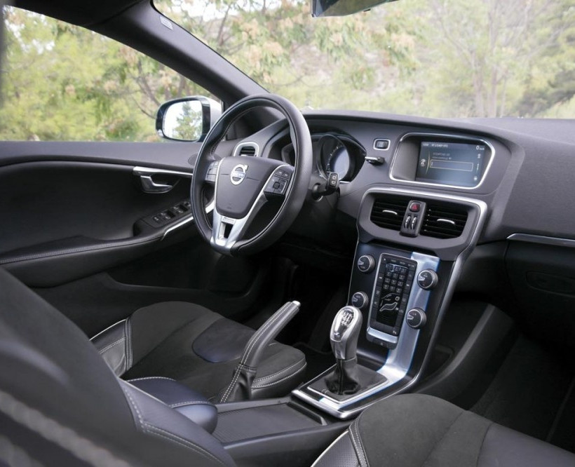 Νέο Volvo V40 T4 R-Design polestar - Newsbomb