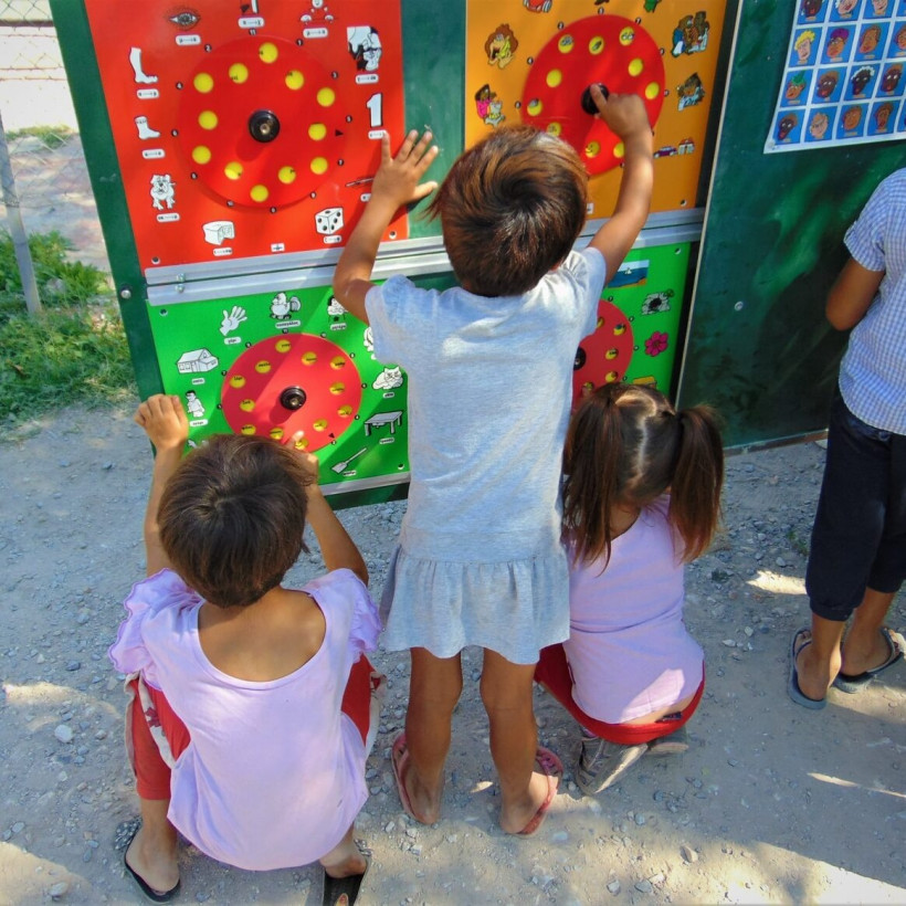 Mobile School: Ένα σχολείο με ρόδες που γυρίζει και μοιράζει γνώση - Newsbomb