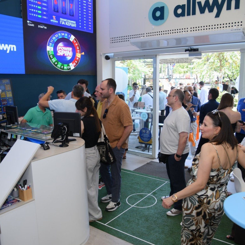 Allwyn: Με γιορτή έγιναν τα εγκαίνια για το νέο κατάστημα στο Σύνταγμα ...