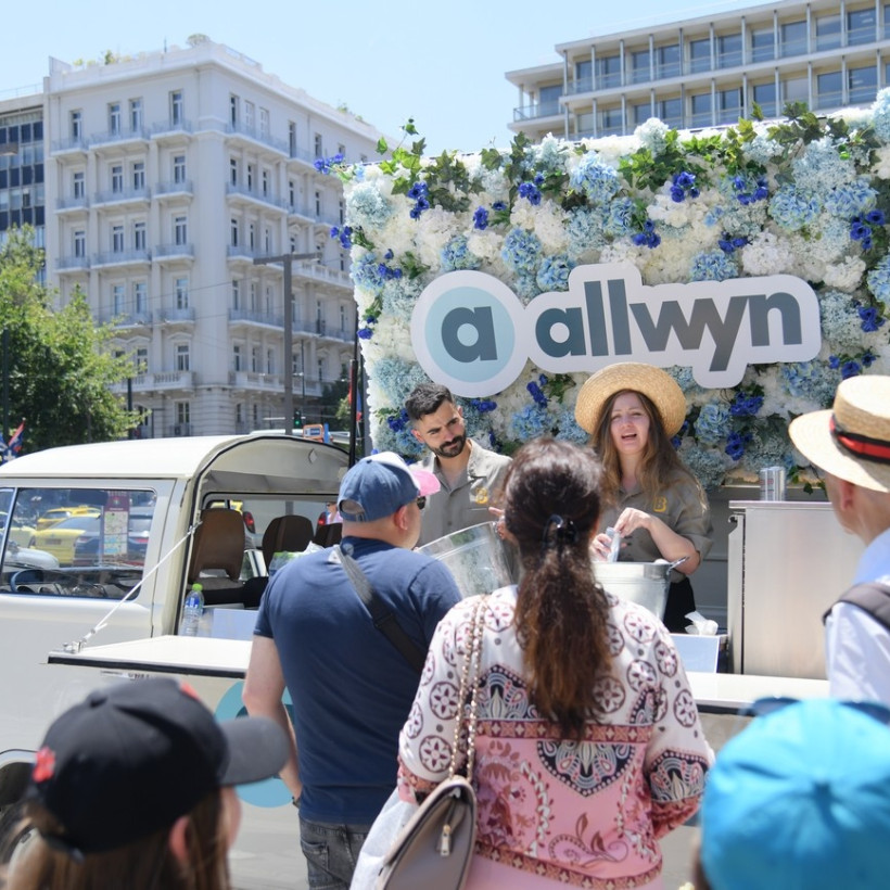 Allwyn: Με γιορτή έγιναν τα εγκαίνια για το νέο κατάστημα στο Σύνταγμα ...