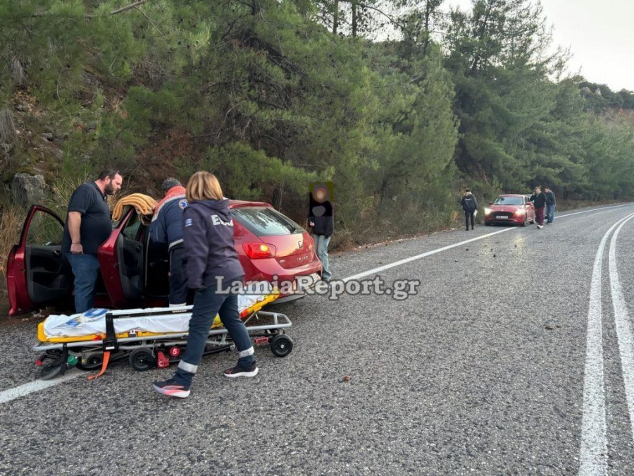 Λαμία: Τροχαίο για οικογένεια με μωρό - Δύο ασθενοφόρα μετέφεραν τους τραυματίες στο Νοσοκομείο ...