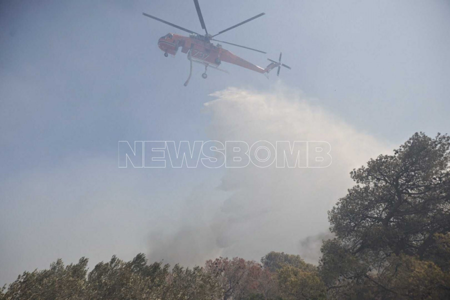 Μαίνεται η φωτιά στην Κερατέα: Ενισχύθηκαν οι πυροσβεστικές δυνάμεις - Νέο μήνυμα 112 - Newsbomb