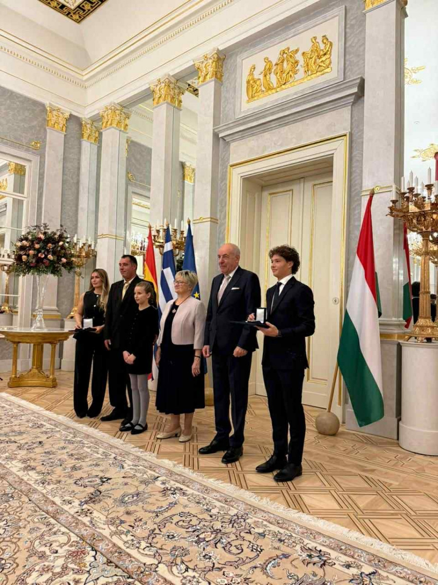 Ο Αναστάσιος Γκαρίπης που βραβεύθηκε από τον Ούγγρο πρόεδρο περιγράφει στο Newsbomb - Newsbomb