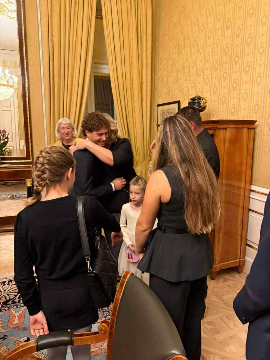 Ο Αναστάσιος Γκαρίπης που βραβεύθηκε από τον Ούγγρο πρόεδρο περιγράφει στο Newsbomb - Newsbomb